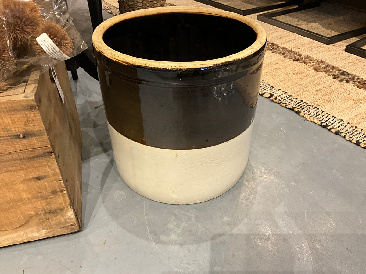 Large crock – Eastwood home
