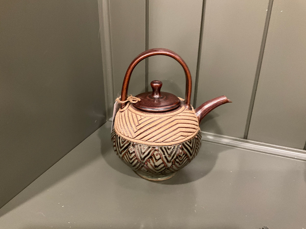 David Macdonald Teapot – Eastwood home